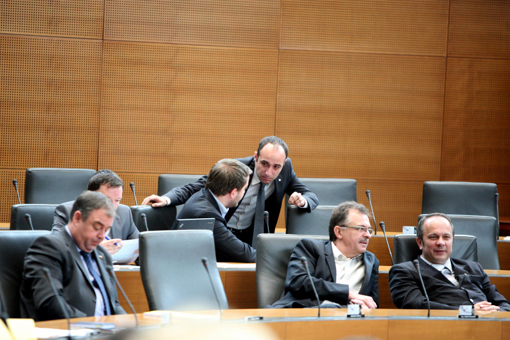 Poslanci nekritični do odgovornih za pomanjkljivo varnost Tetre • Pod črto